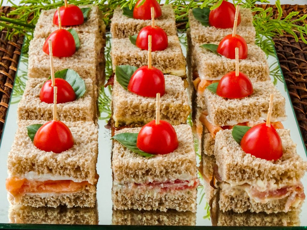 Mini Sanduíches Integrais – Delicious Doceria